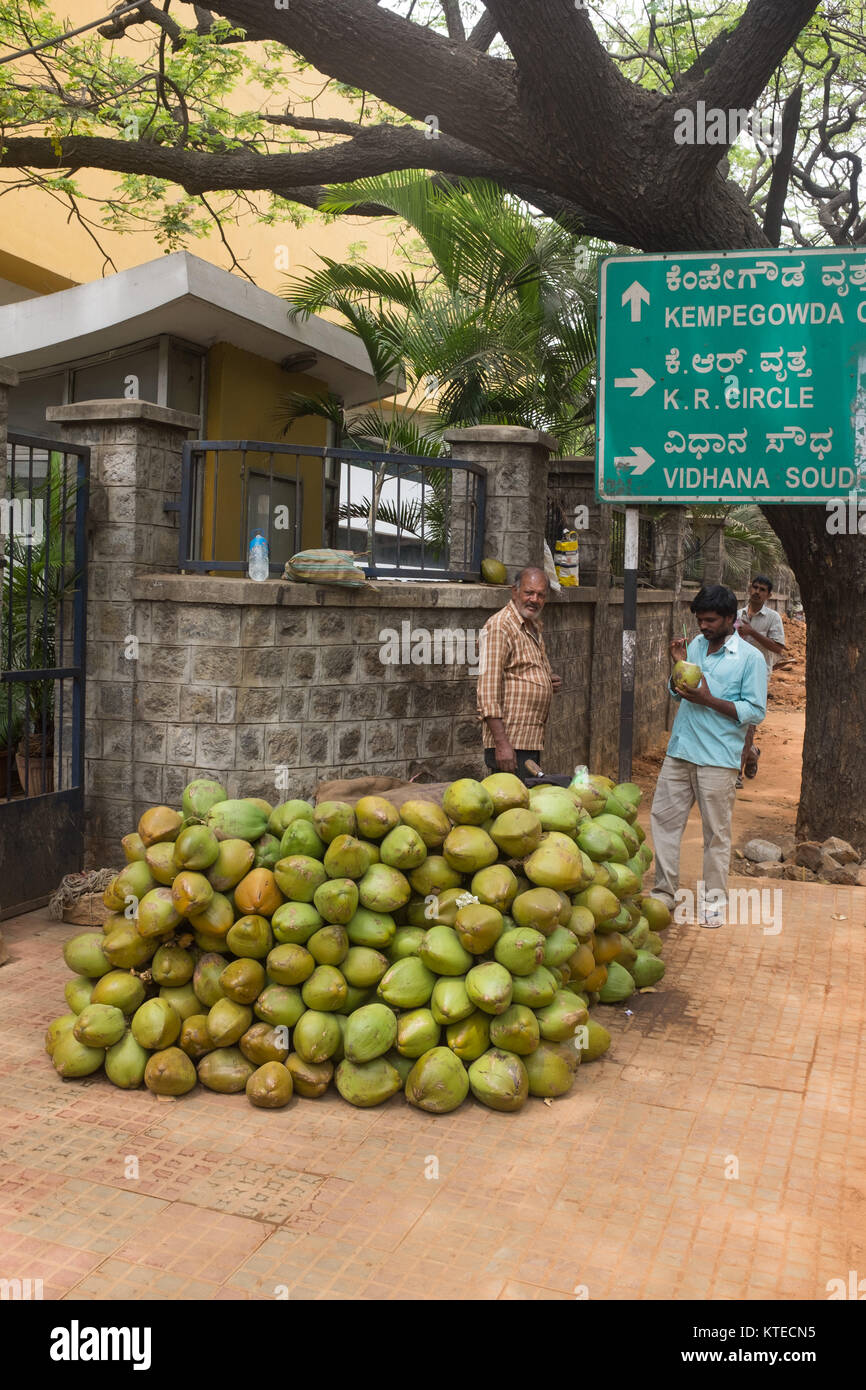 Selling green coconut hi-res stock photography and images - Alamy