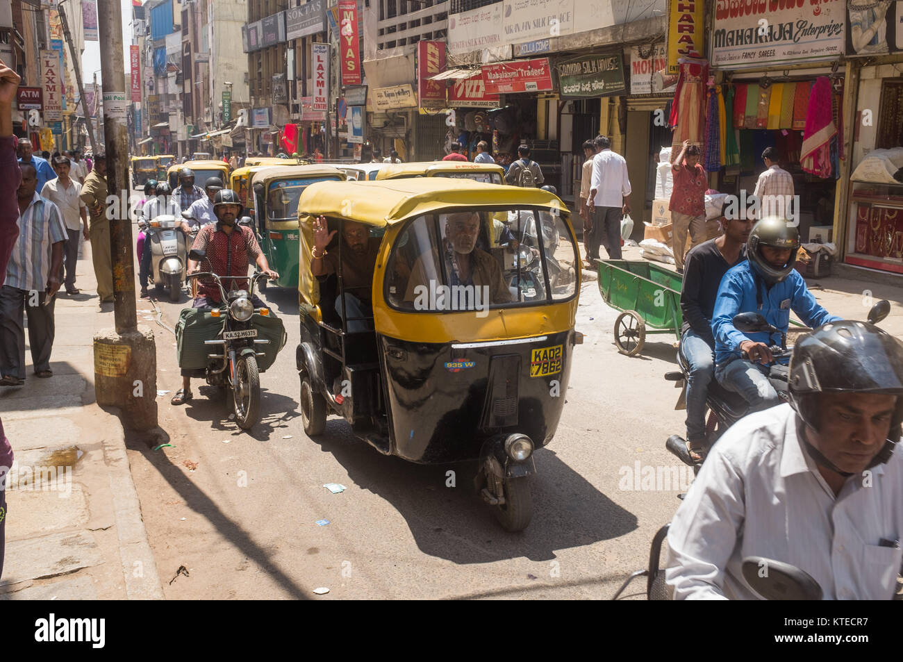 Commercial street bangalore hi-res stock photography and images - Alamy