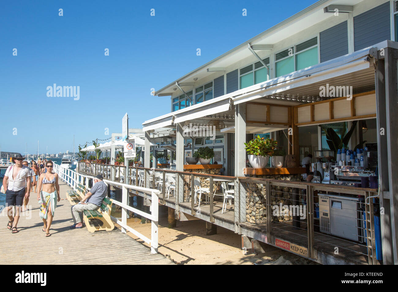 Cafe on the jetty at Balmoral Beach in Mosman,Sydney, on a warm day the ...