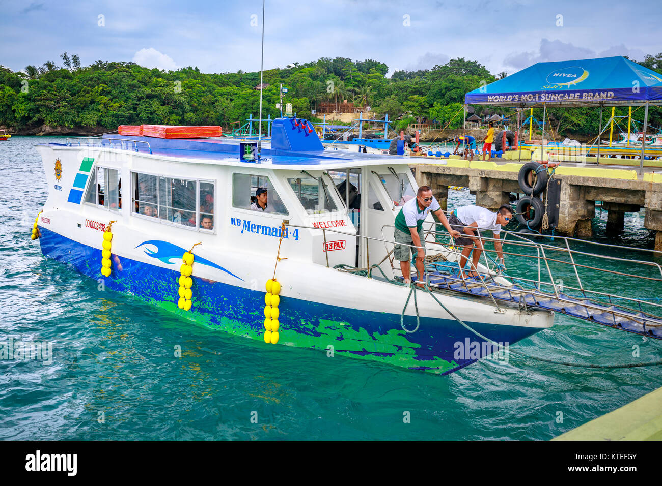 Boat to Boracay at Caticlan jetty port, Best way to get to Boracay ...