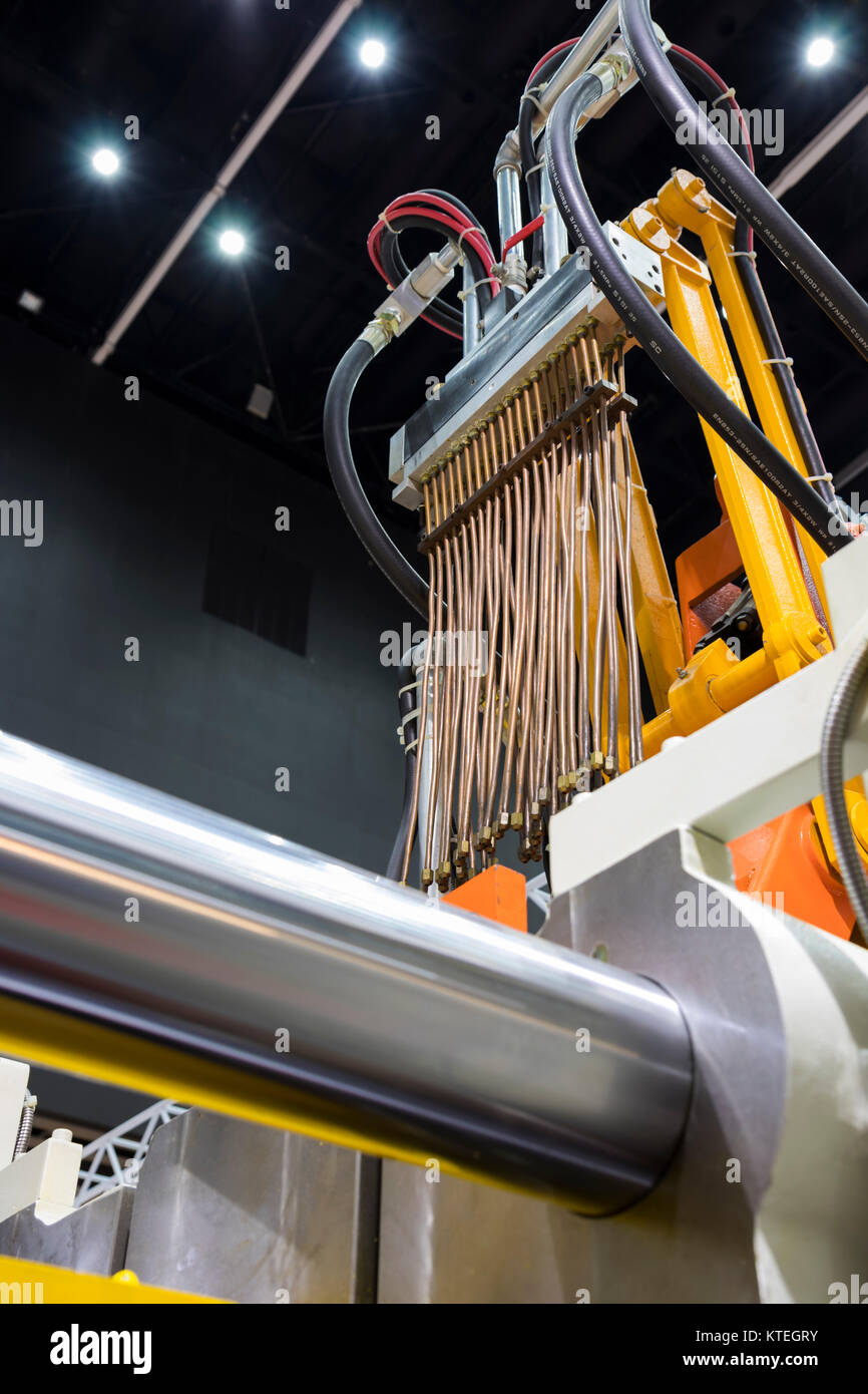 Detail of aluminum high pressure die casting machine ; spray ; cassette ...