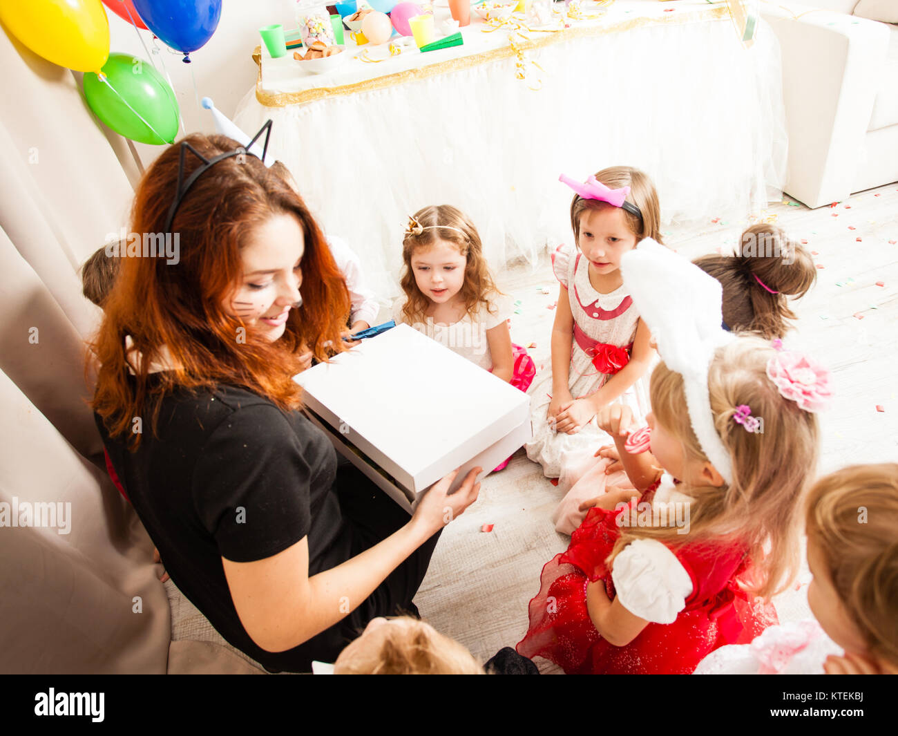 Female facilitator hi-res stock photography and images - Alamy