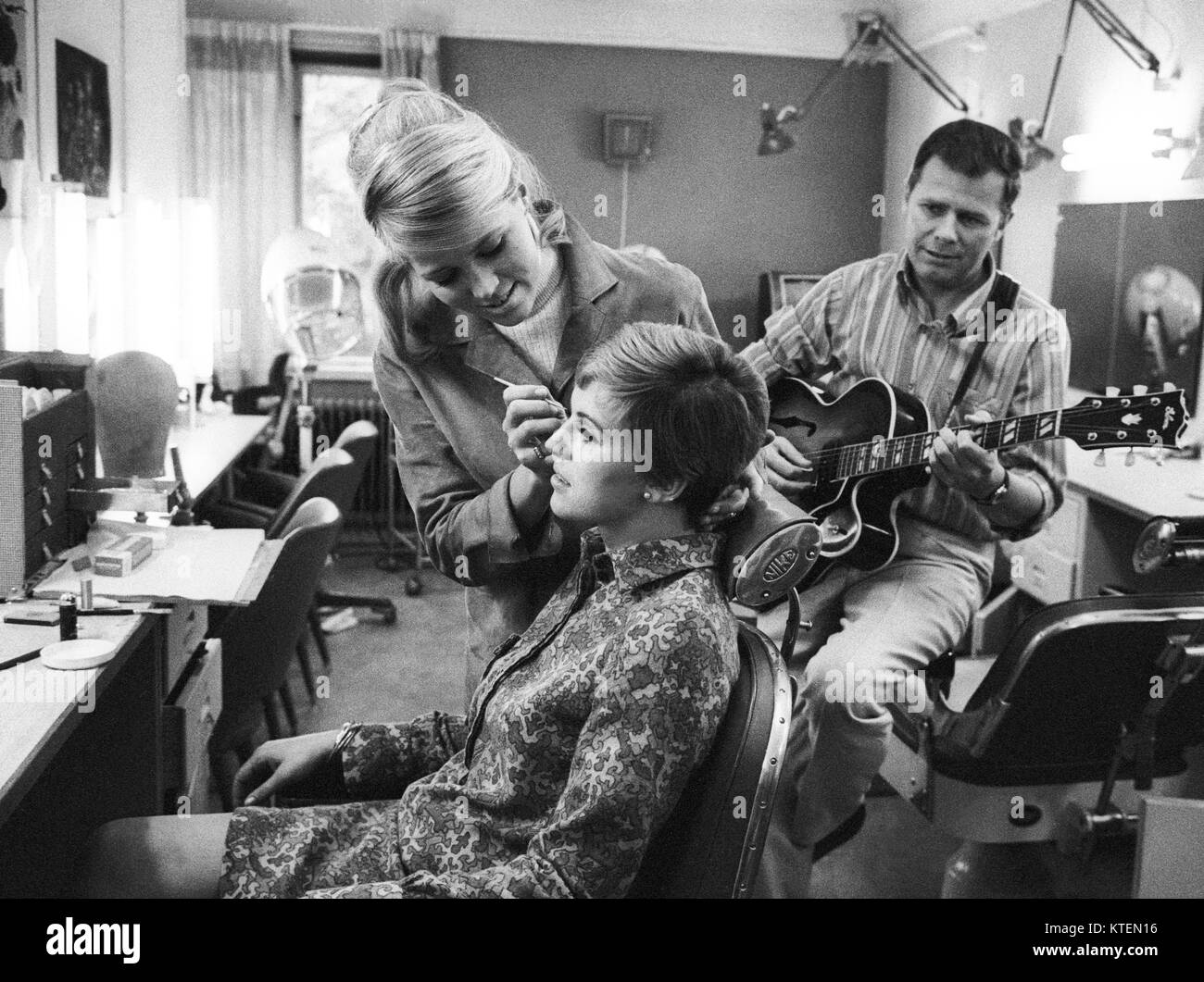 Artister hi-res stock photography and images - Alamy