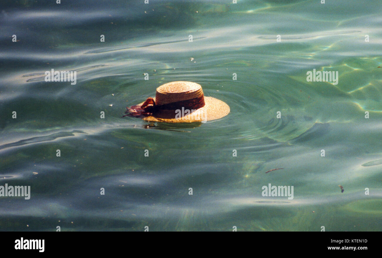 SUN HAT dropped and floatingon the water 2004 Stock Photo - Alamy