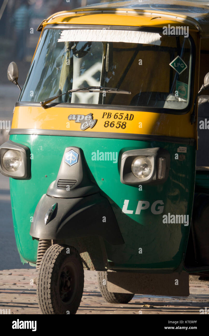 Lpg auto rickshaw hi-res stock photography and images - Alamy