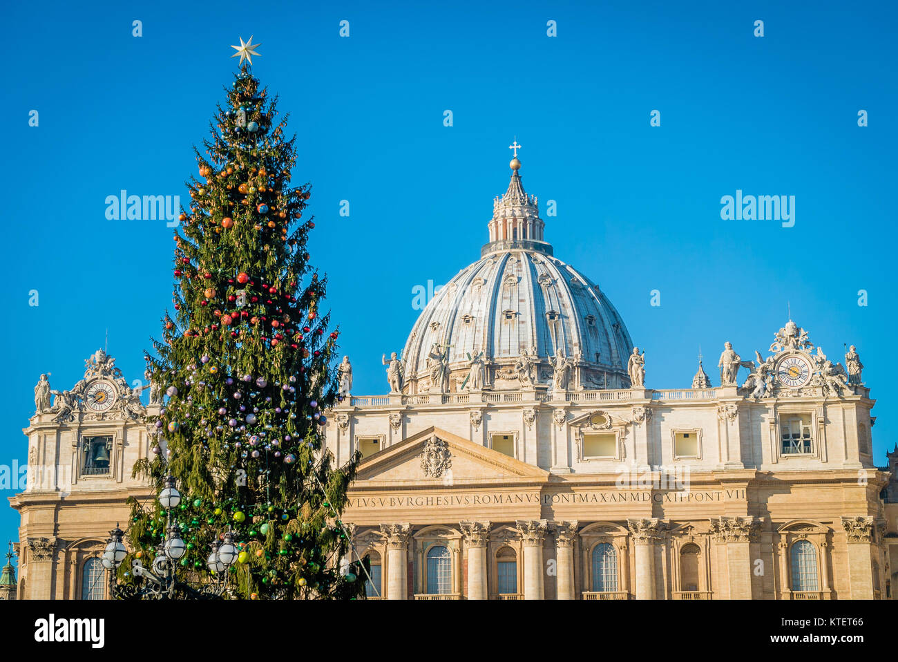 Christmas tree and St Peter Basilica in Rome Stock Photo - Alamy