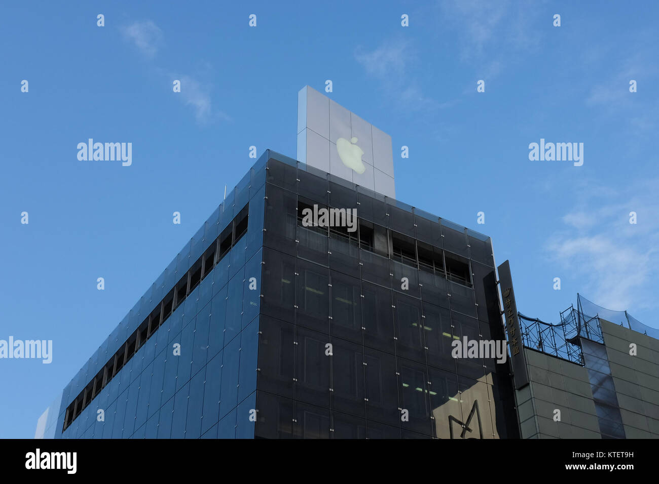 The top of the Apple Store in Ginza, Tokyo, Japan Stock Photo - Alamy