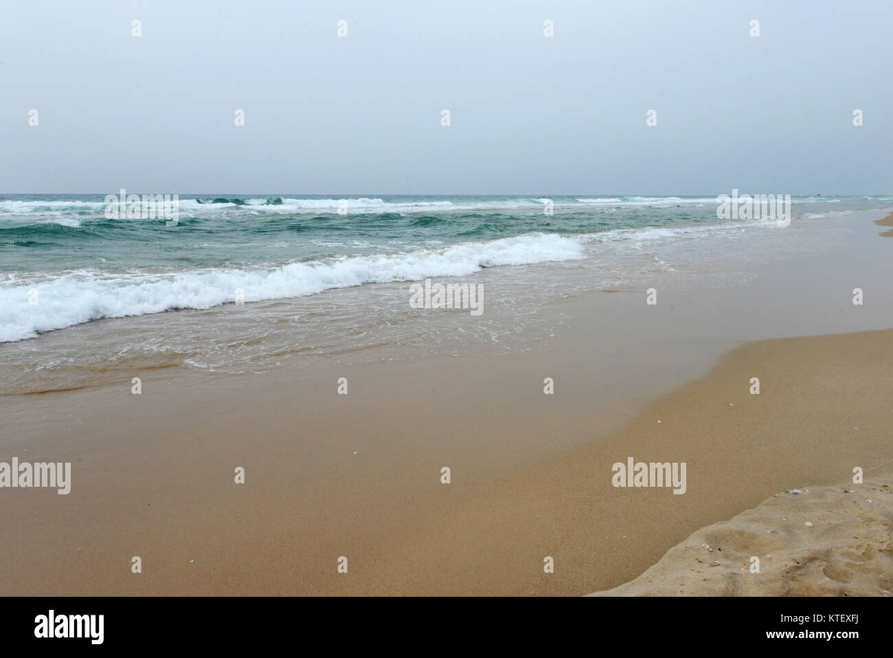 Sea skyline with horizon in winter Stock Photo - Alamy