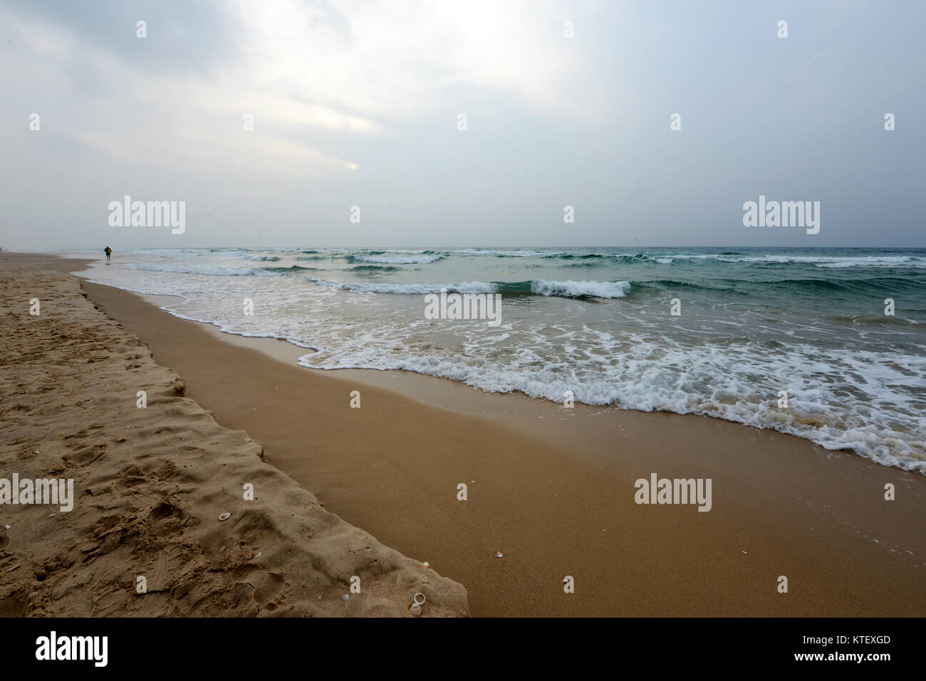 Sea skyline with horizon in winter Stock Photo - Alamy
