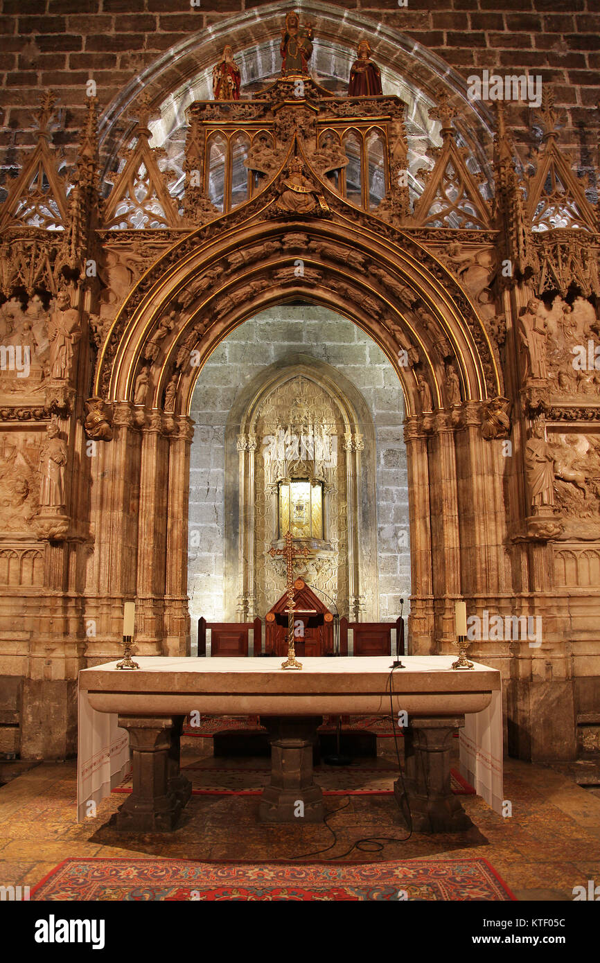 Holy Grail Chalice Stock Photos & Holy Grail Chalice Stock Images - Alamy