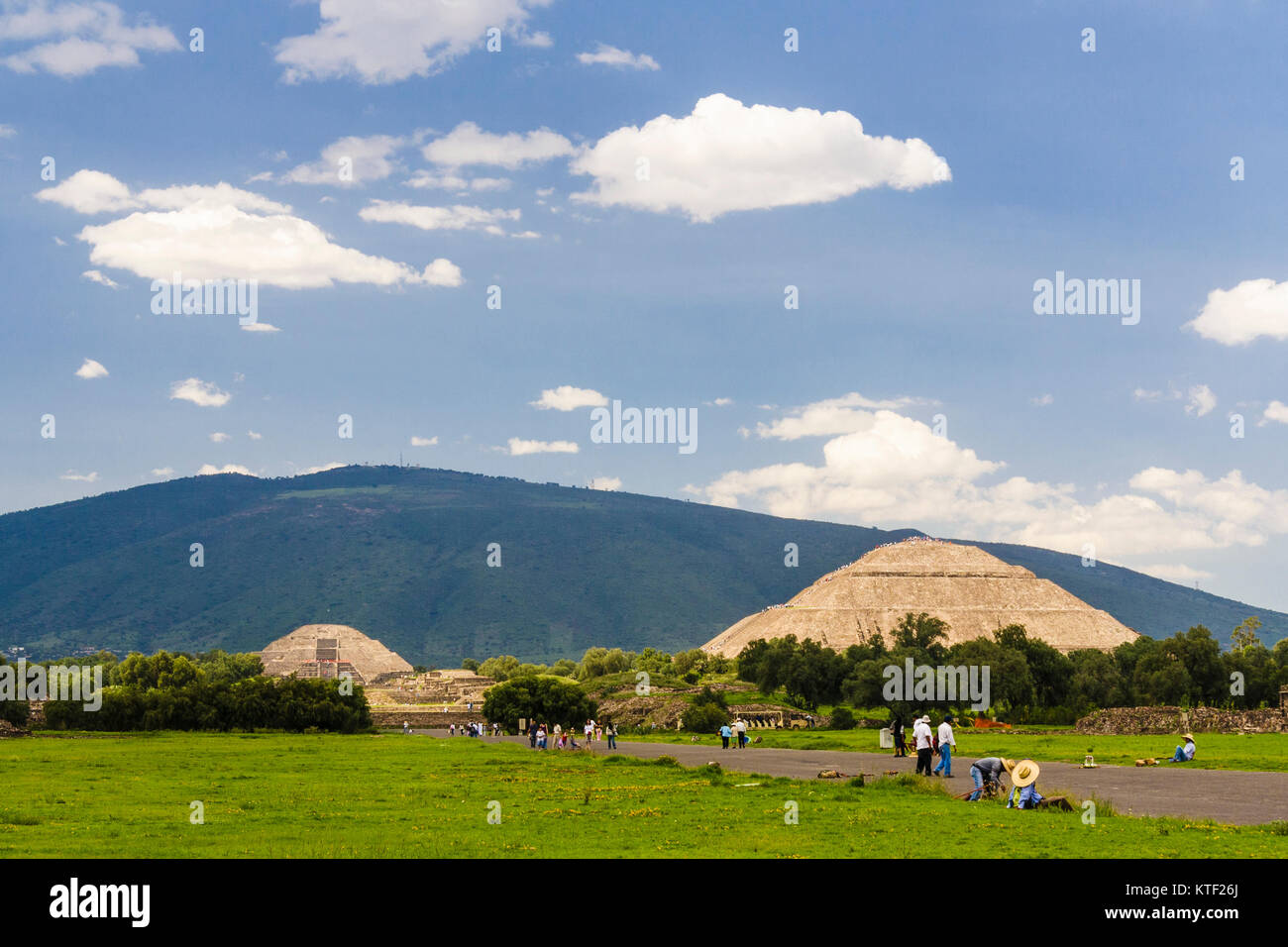Pyramids of the Sun and the Moon. Teotihuacan, Mexico Stock Photo - Alamy