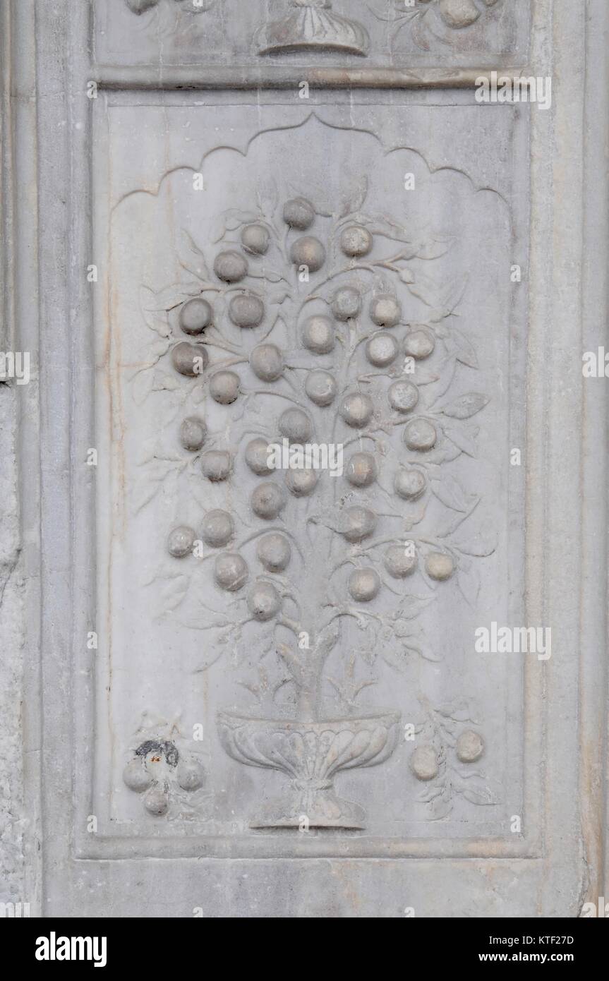 Tophane Fountain (Turkish: Tophane Çeşmesi)The sebil, a public fountain ...