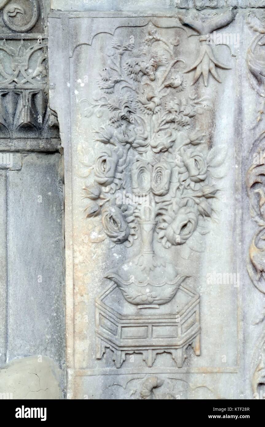 Tophane Fountain (Turkish: Tophane Çeşmesi)The sebil, a public fountain ...