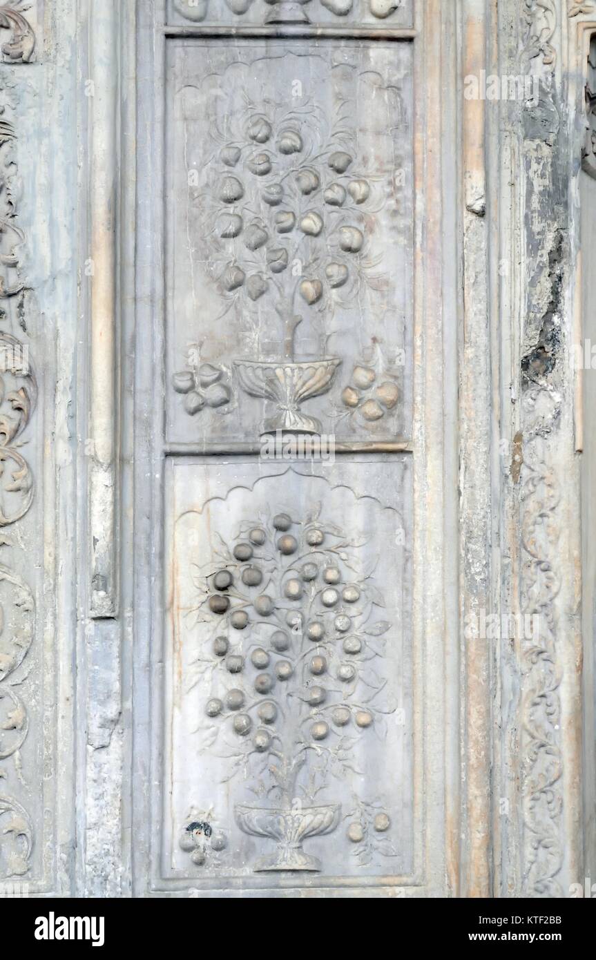 Tophane Fountain (Turkish: Tophane Çeşmesi)The sebil, a public fountain ...