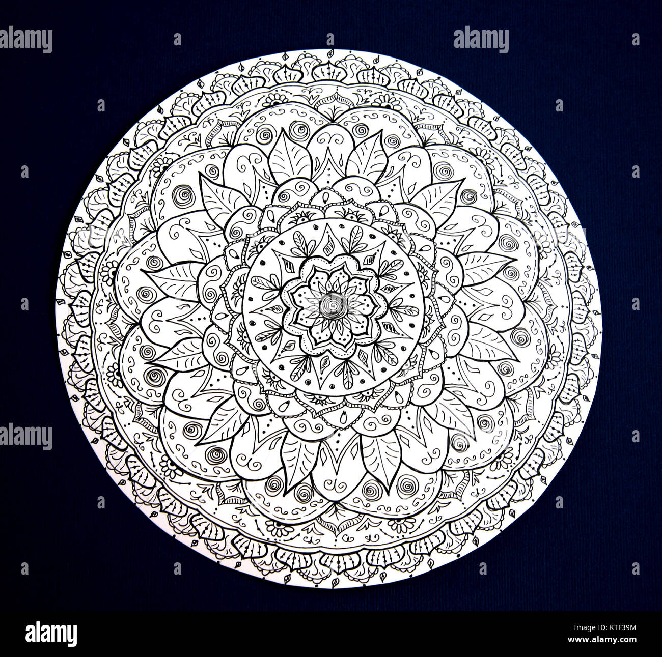 How to draw mandala art hi-res stock photography and images - Alamy