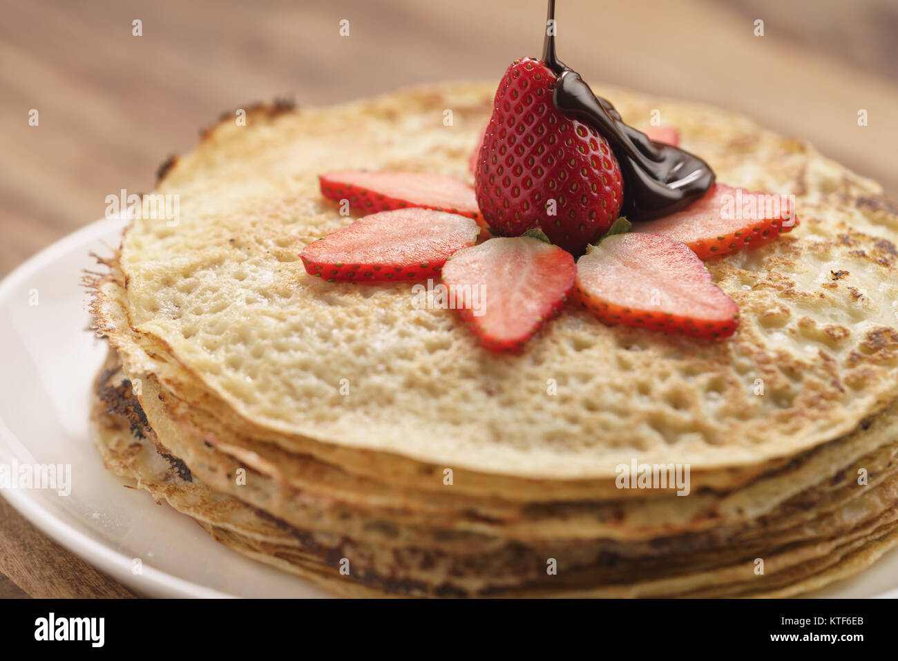 Dark cake chocolate hi-res stock photography and images - Alamy