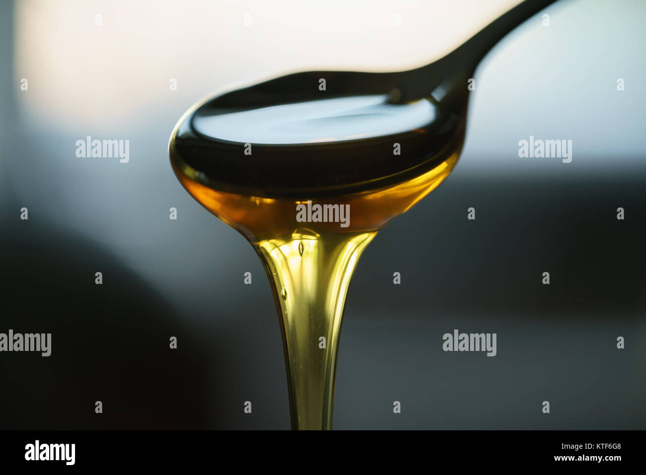 organic honey dripping from spoon Stock Photo - Alamy