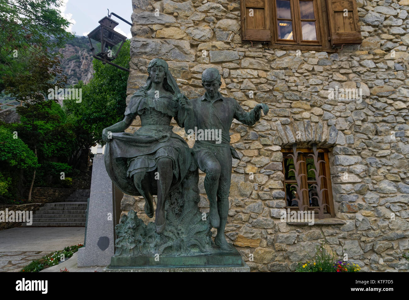 Andorra boy girl statue hi-res stock photography and images - Alamy