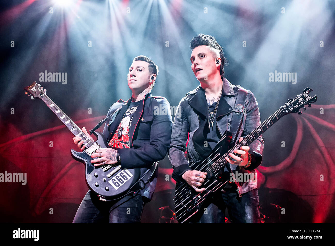 Synyster Gates And Zacky Vengeance Back To Back Wallpaper
