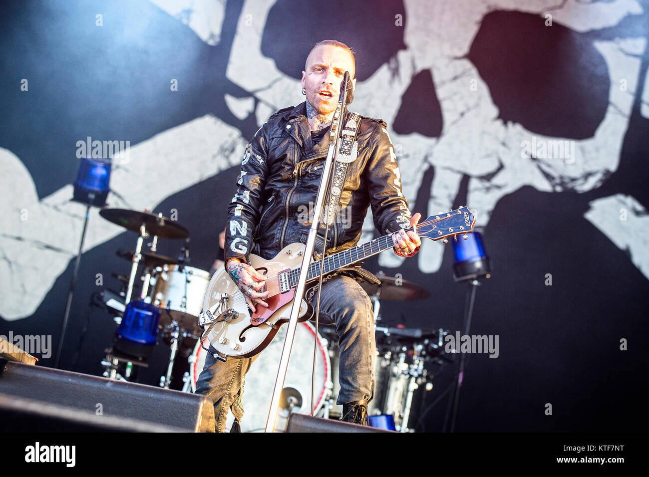 Nicke borg guitarist hi-res stock photography and images - Alamy