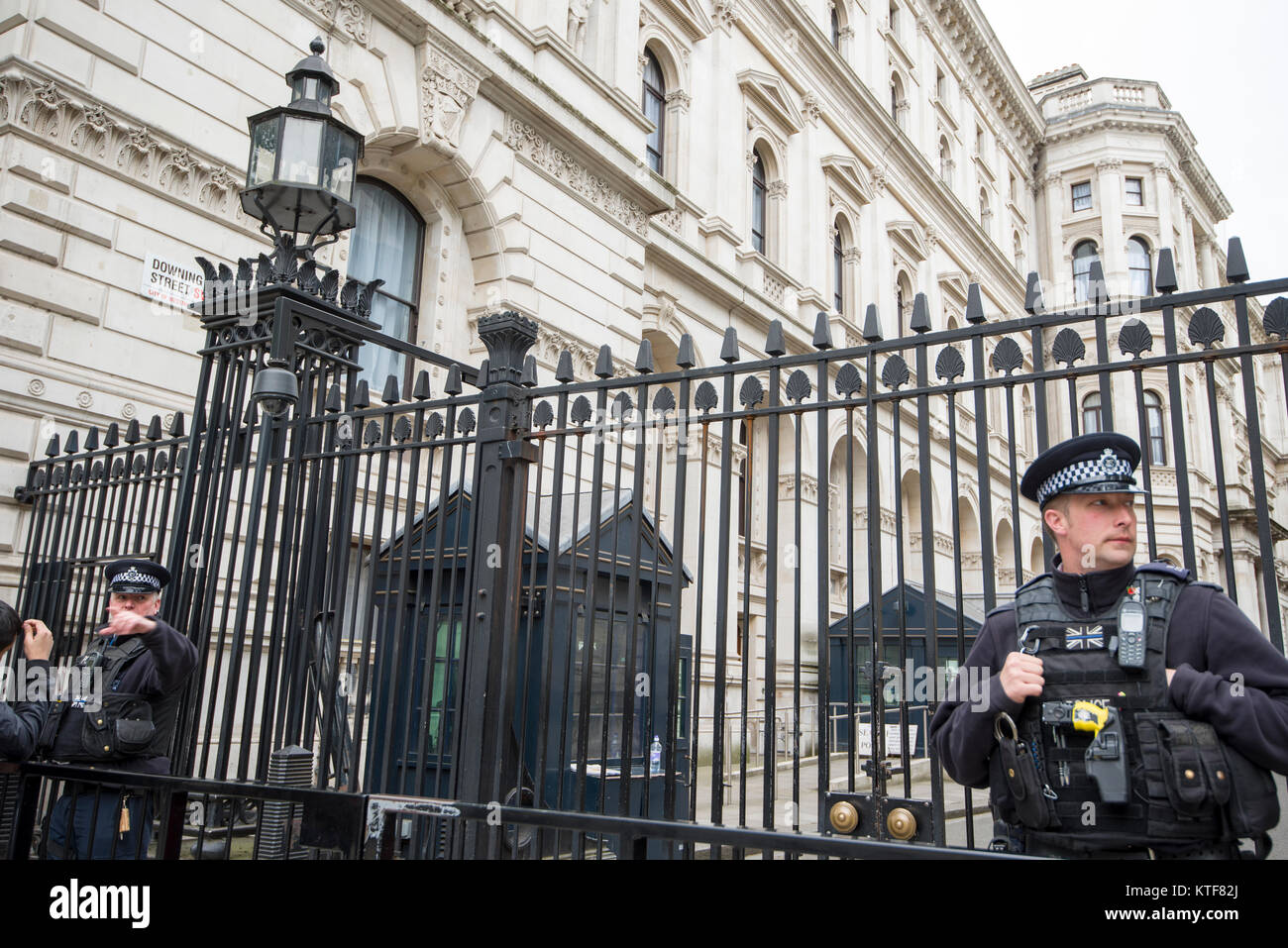 High security downing street hi-res stock photography and images - Alamy