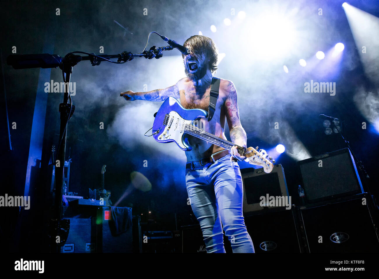 Scottish singer guitarist hi-res stock photography and images - Alamy