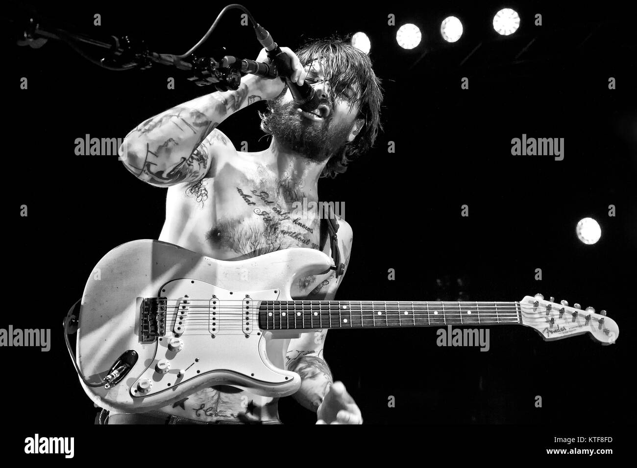 Lead singer of Black and White Stock Photos & Images - Alamy