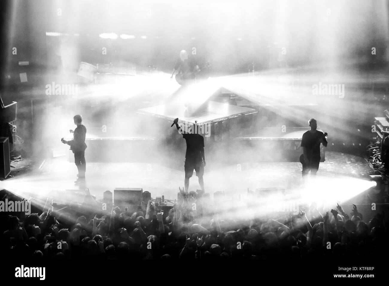 2016 concert Black and White Stock Photos & Images - Alamy