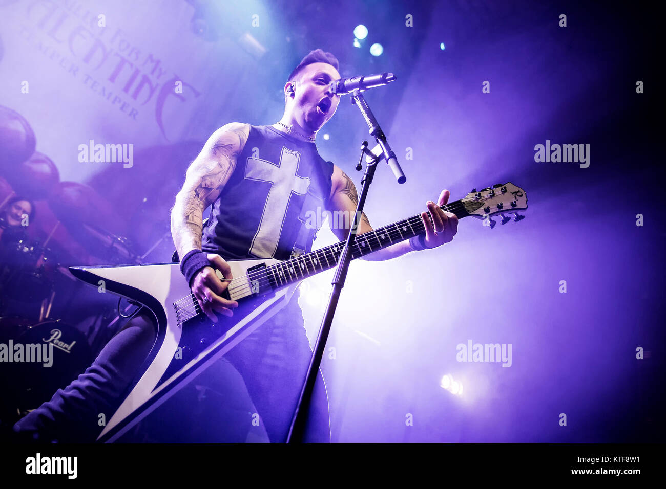 Matt Tuck Playing Guiatr