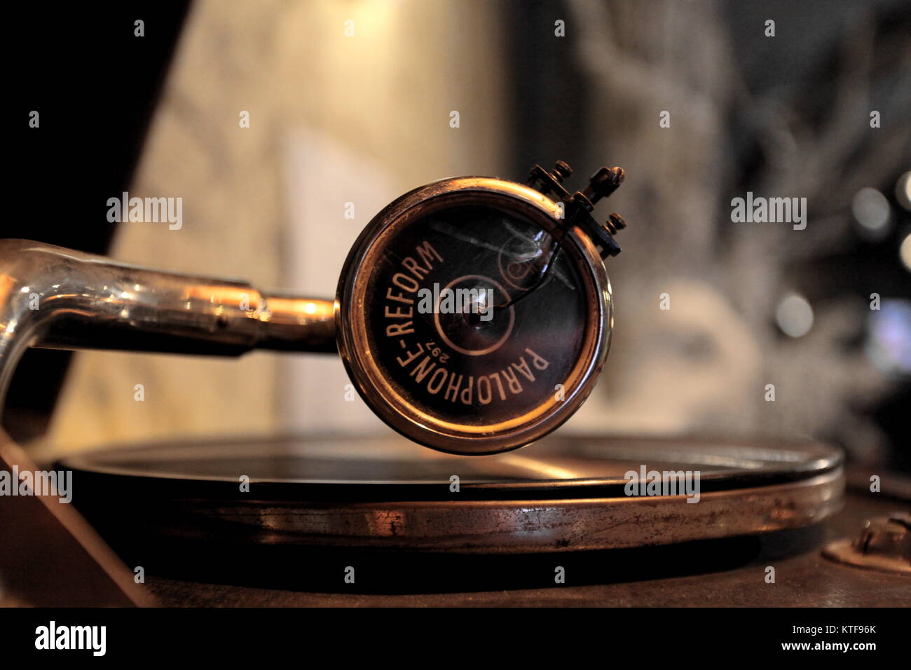 Victrola phonograph hi-res stock photography and images - Alamy