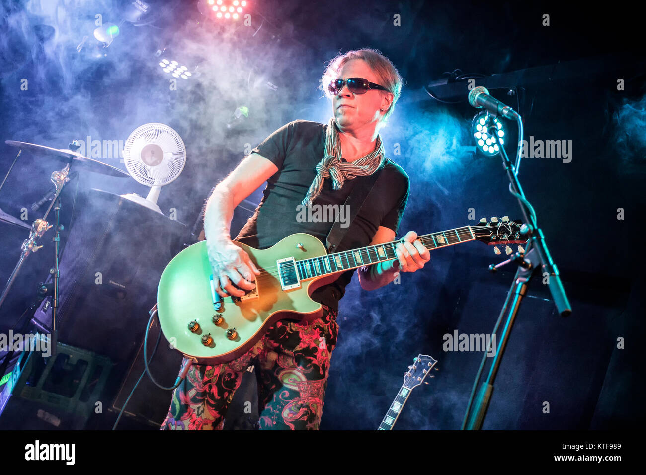 Funk guitarist hi-res stock photography and images - Alamy