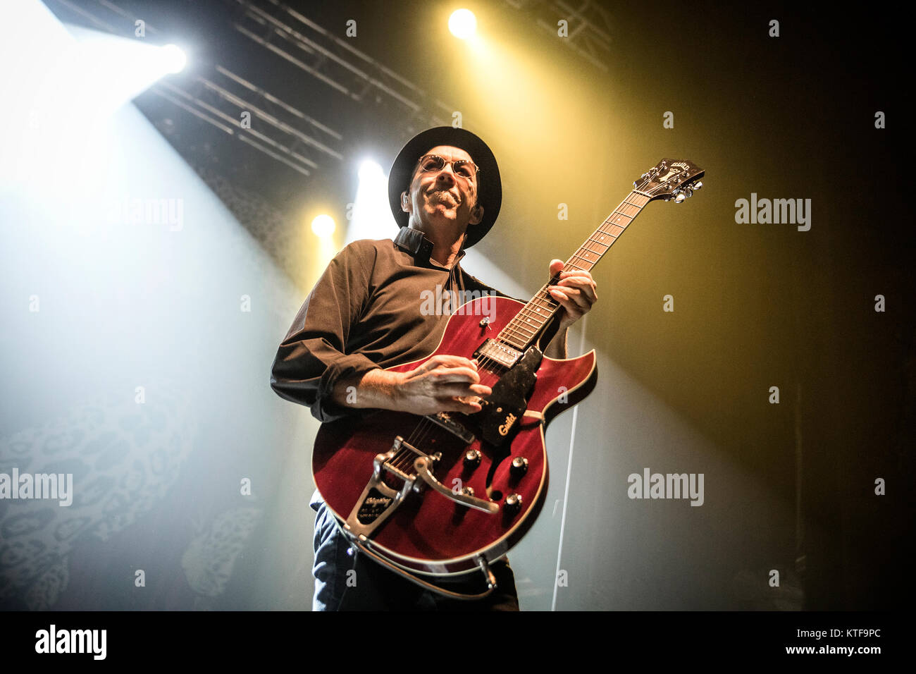 Garbage concert hi-res stock photography and images - Alamy