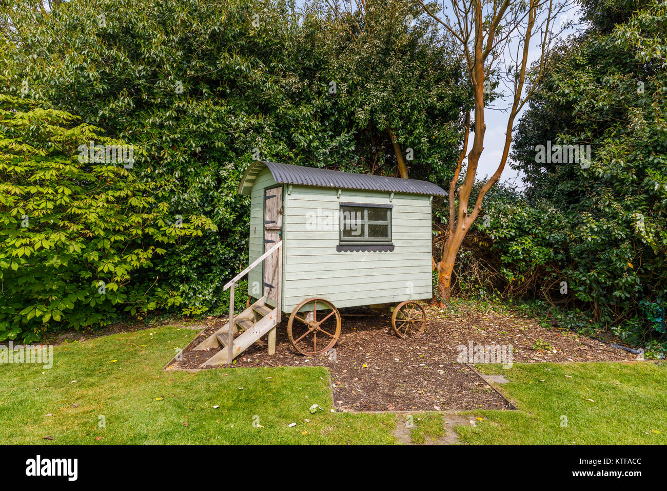 Old fashioned caravan hi-res stock photography and images - Alamy