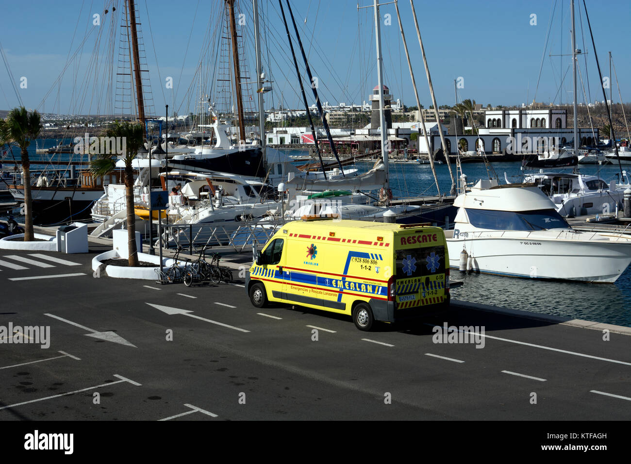 Spanish emergency ambulance hi-res stock photography and images - Alamy