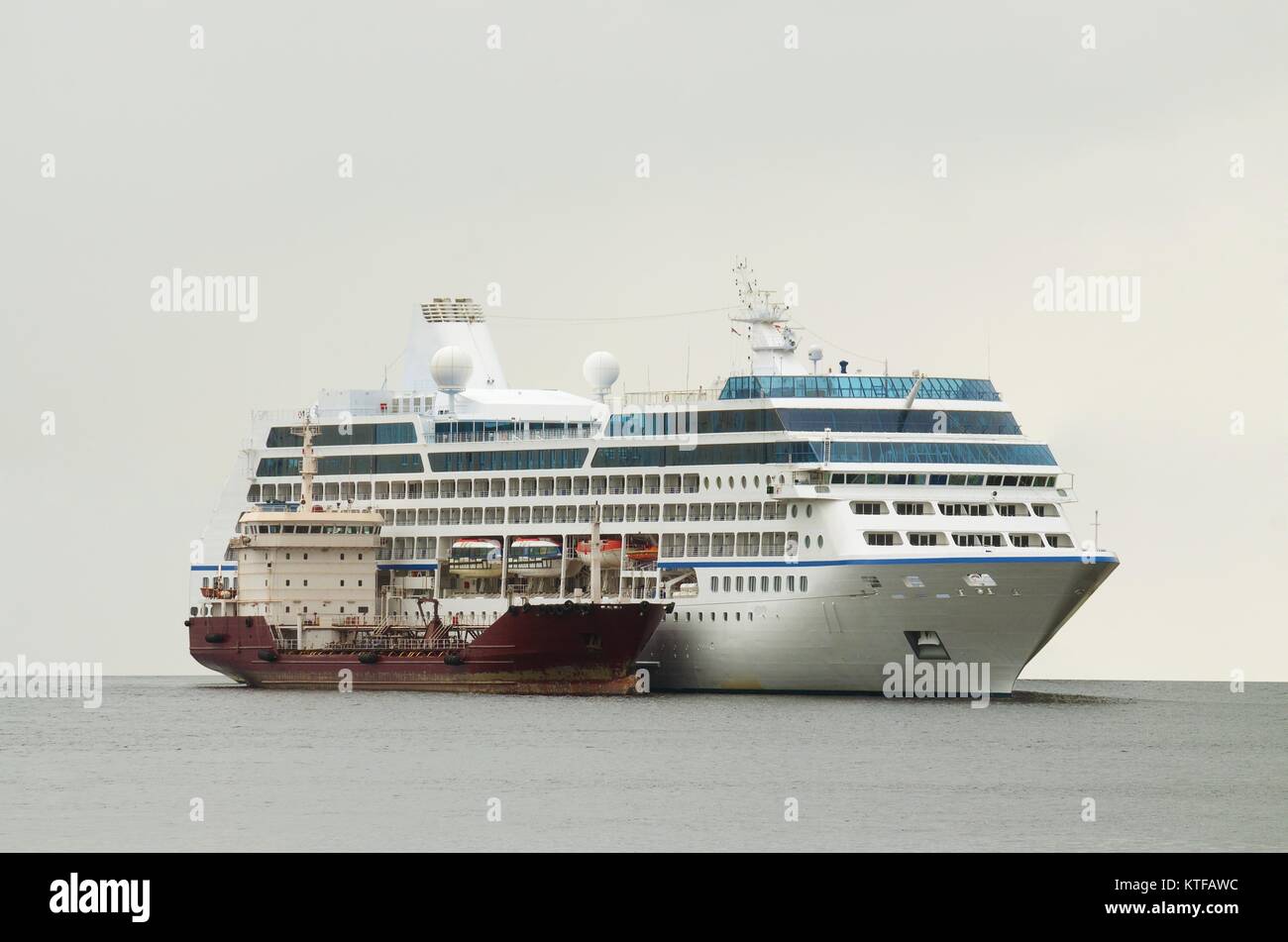 Two large cruise ships hi-res stock photography and images - Alamy