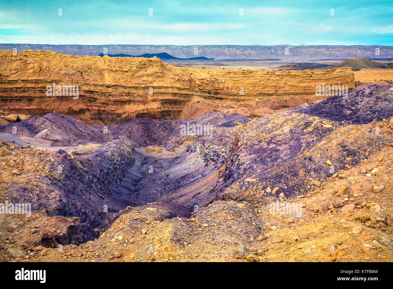 Color sand in Makhtesh Ramon Crater in Negev desert, Israel Stock Photo ...