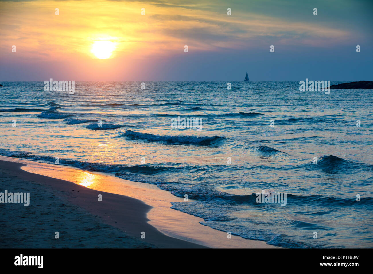 Serene sunset scene sailboat hi-res stock photography and images - Alamy