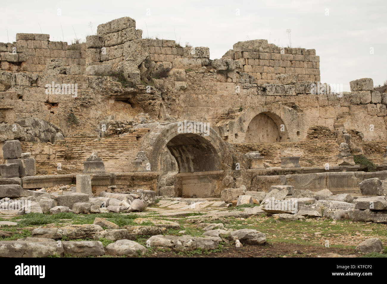 Stone wall and arch in ancient town Perge in Turkey Stock Photo - Alamy
