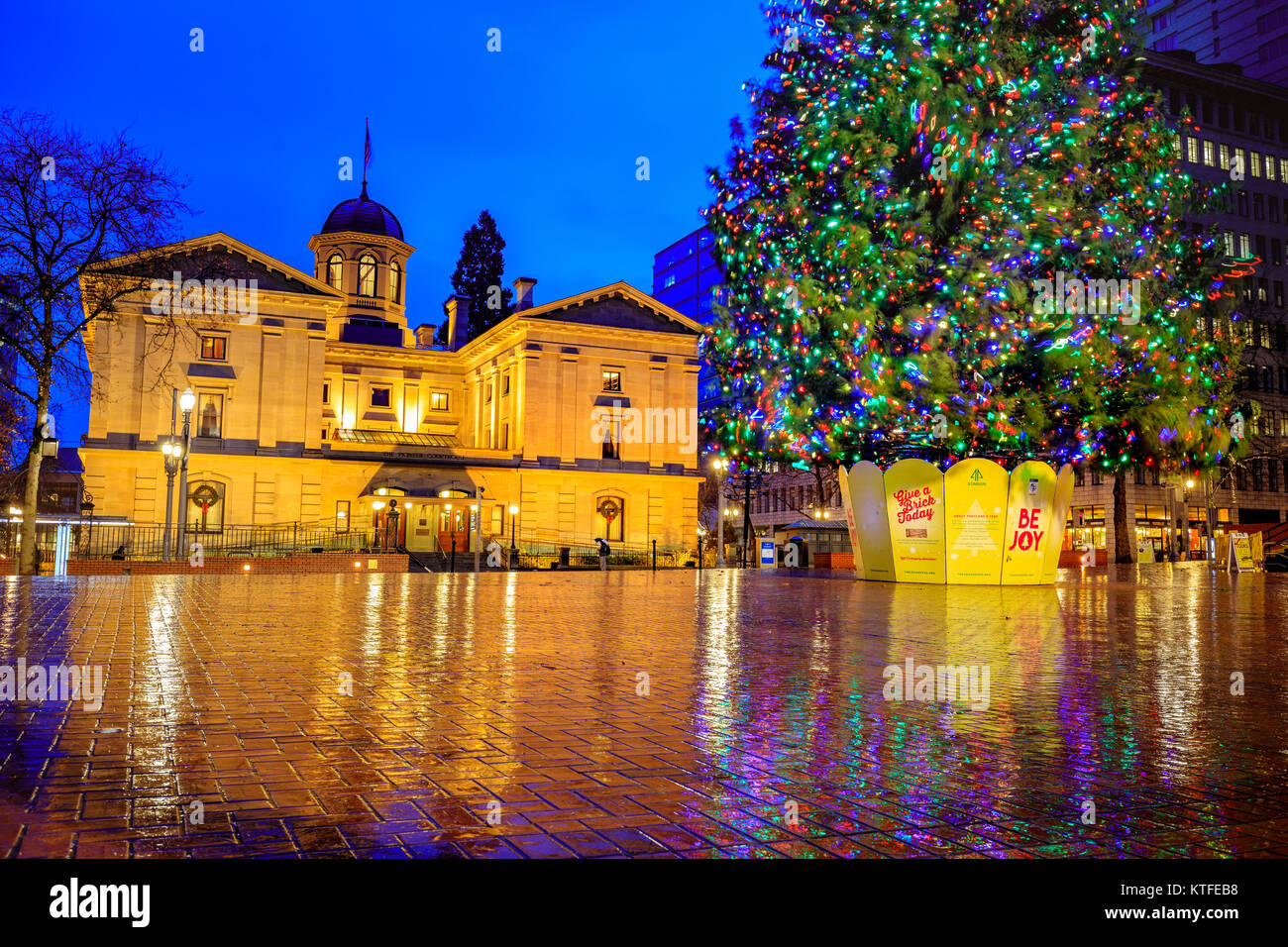 Christmas appeals hi-res stock photography and images - Alamy
