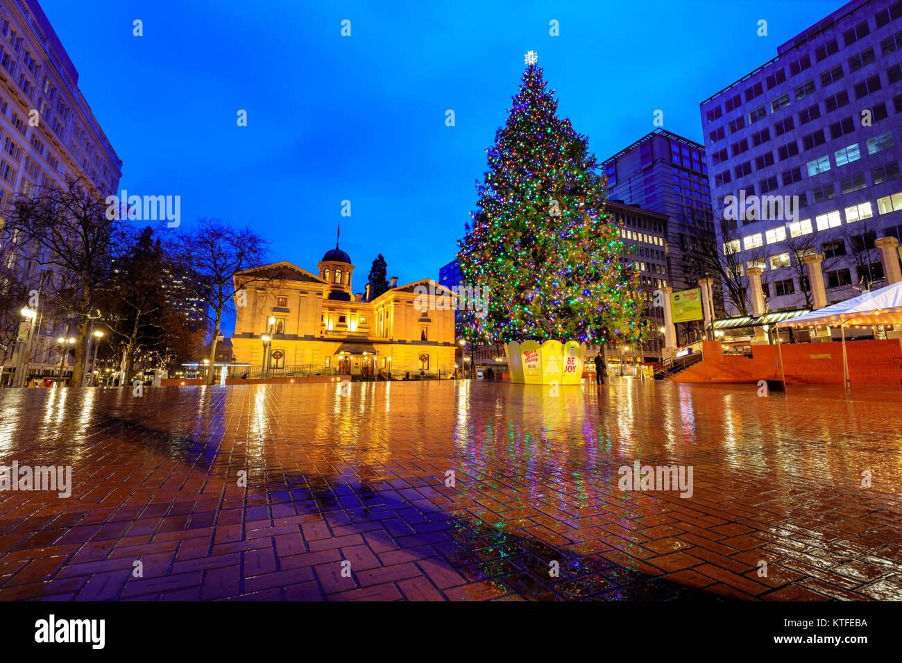 Pioneer Courthouse with christmas tree on a rainy winter night, which ...