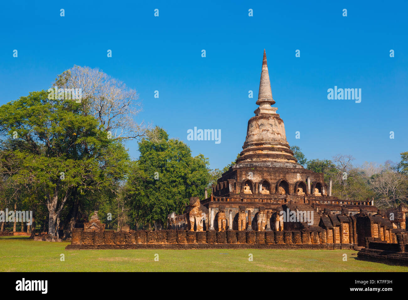 Wat Chang Lom Temple at Si Satchanalai Historical Park, a UNESCO world ...