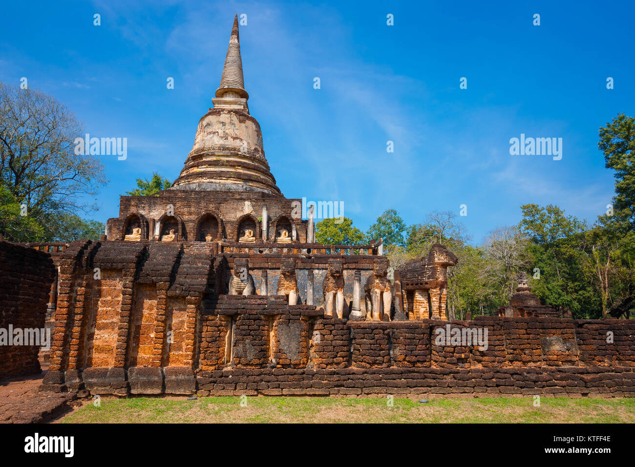 Wat Chang Lom Temple at Si Satchanalai Historical Park, a UNESCO world ...