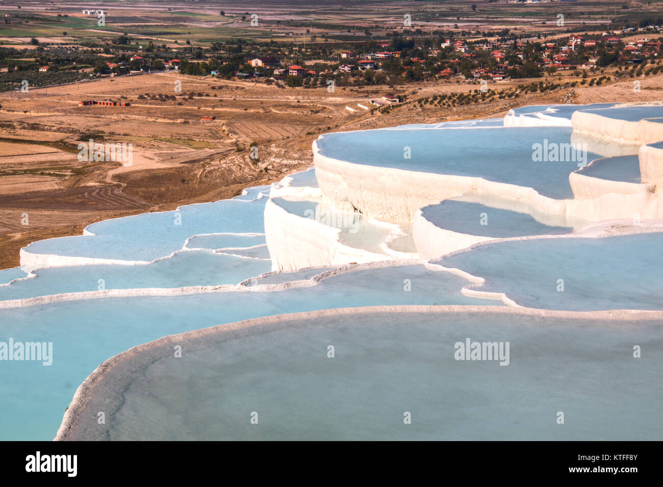 Beautiful landscape of the travertine pools and terraces in Pamukkale ...