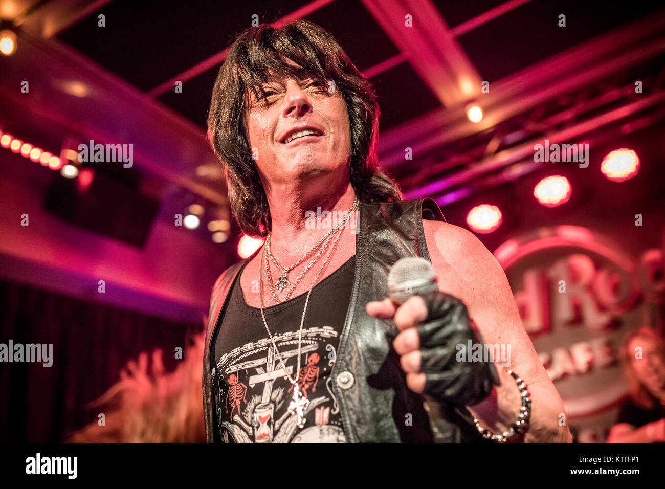 Rainbow in concert hi-res stock photography and images - Alamy