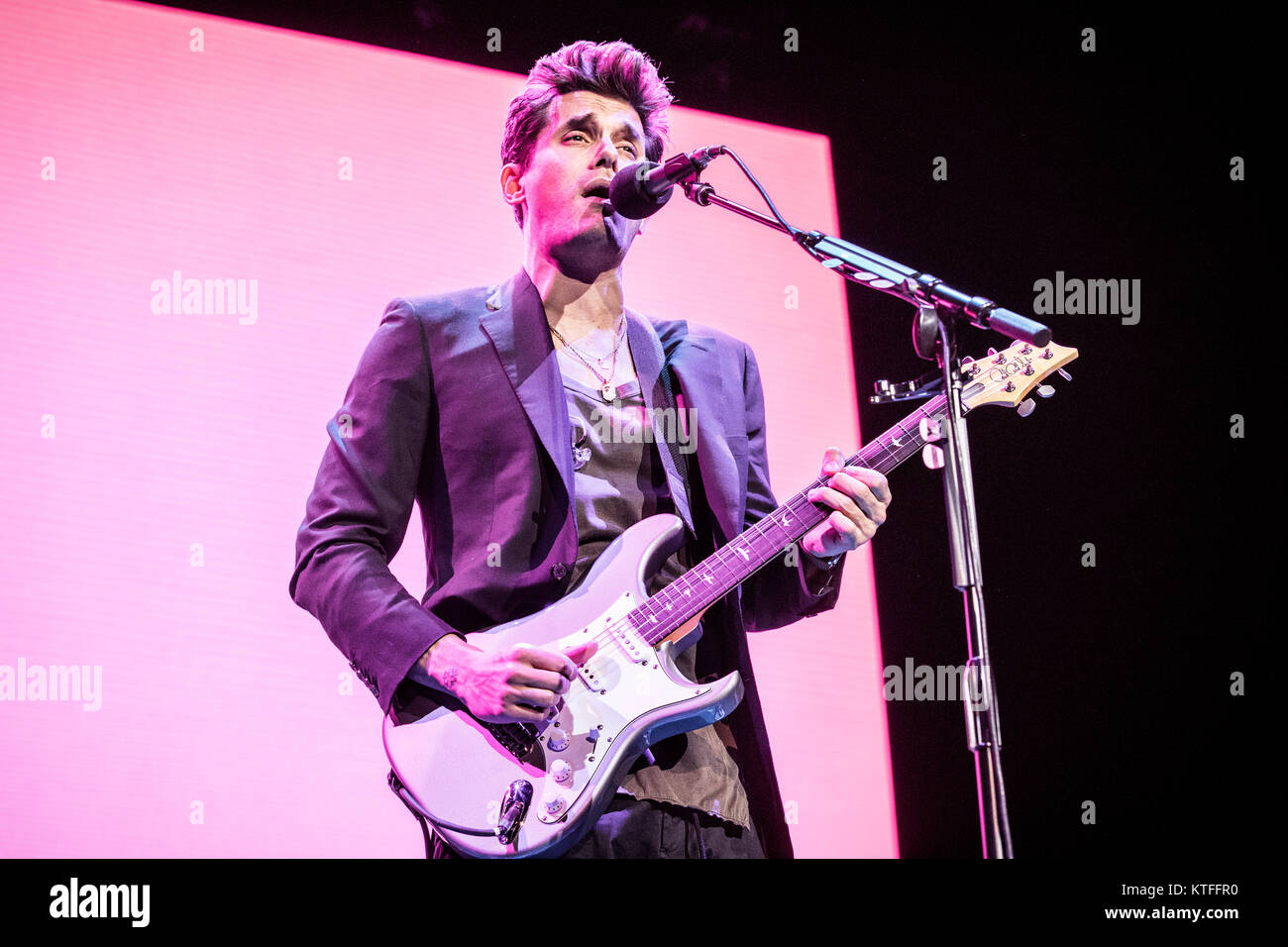 The American guitarist, singer and songwriter John Mayer performs a ...