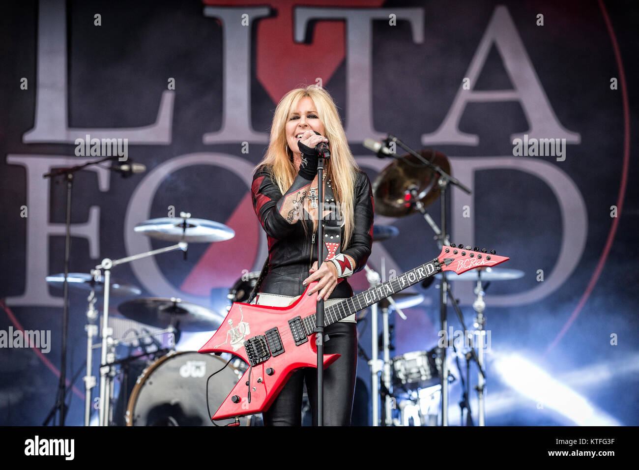 Lita ford hi-res stock photography and images - Alamy