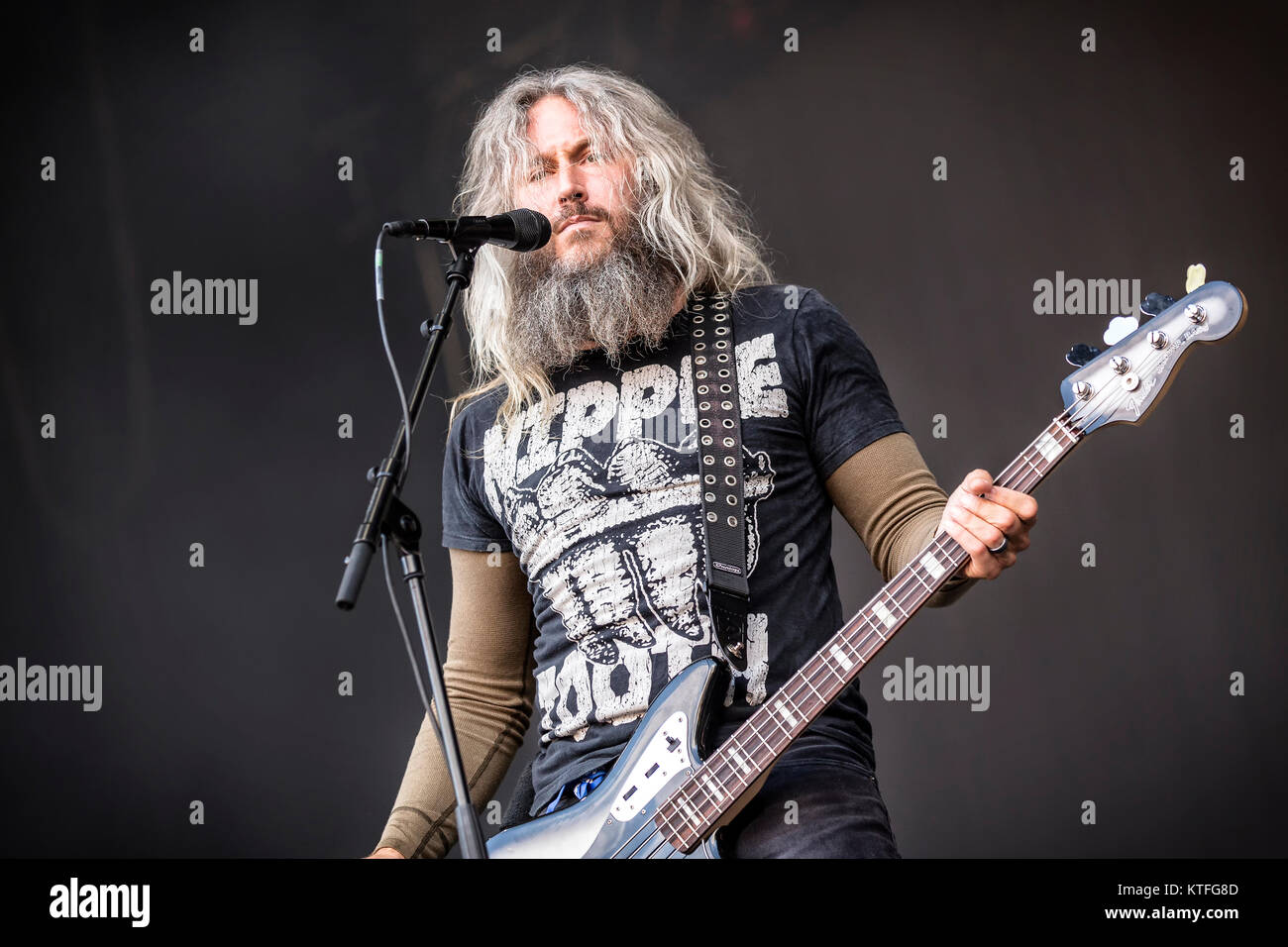 Troy sanders bassist singer mastodon live hi-res stock photography and ...