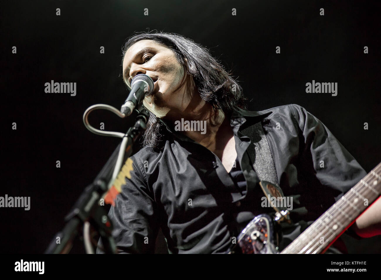 Lead singer band placebo hi-res stock photography and images - Alamy