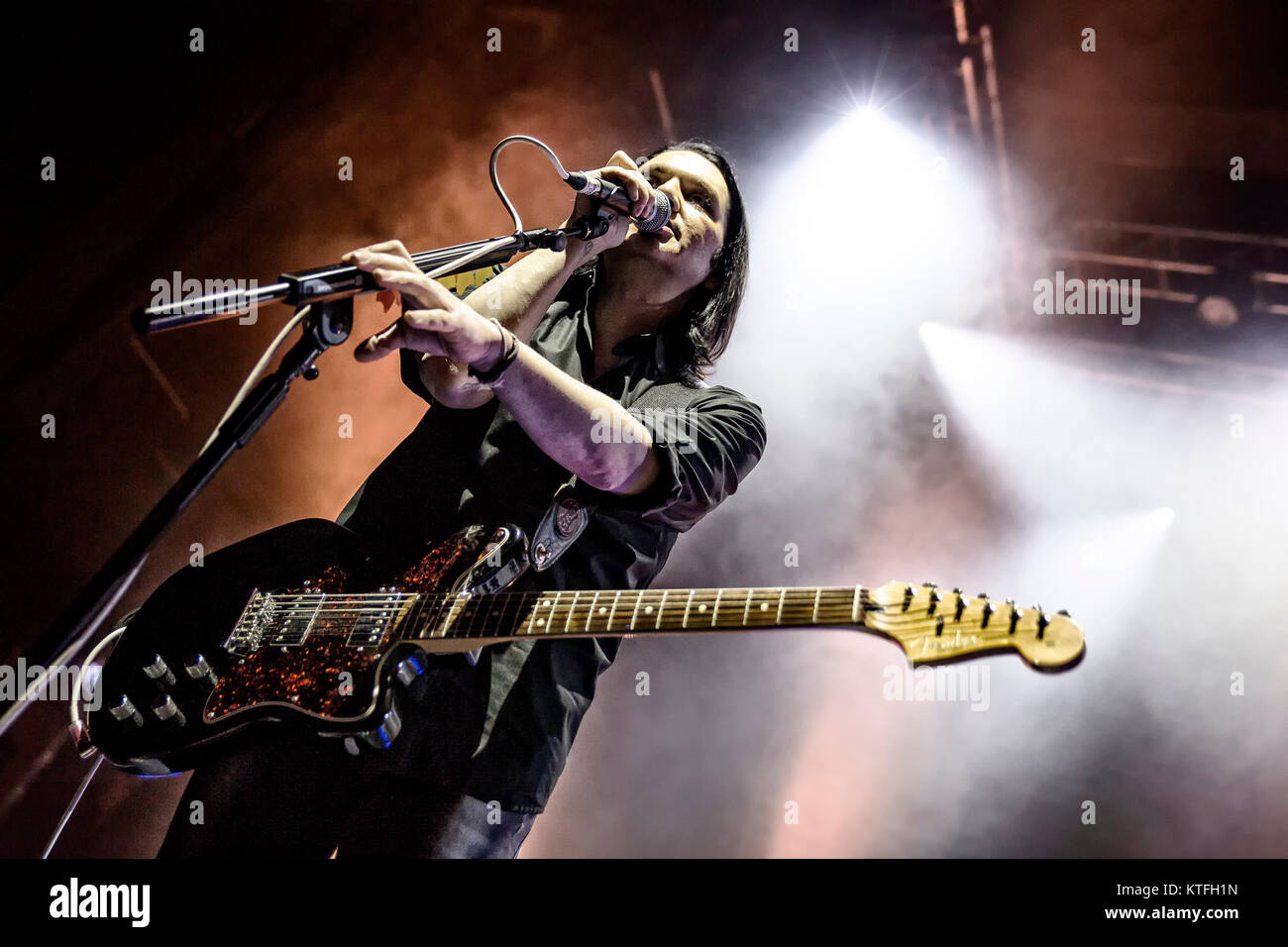 Lead singer band placebo hi-res stock photography and images - Alamy