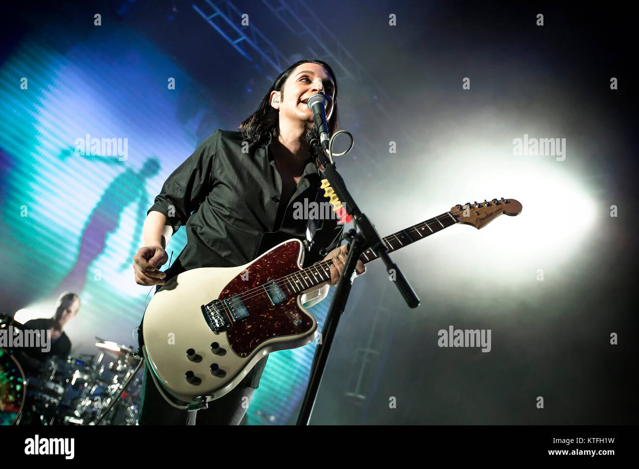 Lead singer band placebo hi-res stock photography and images - Alamy